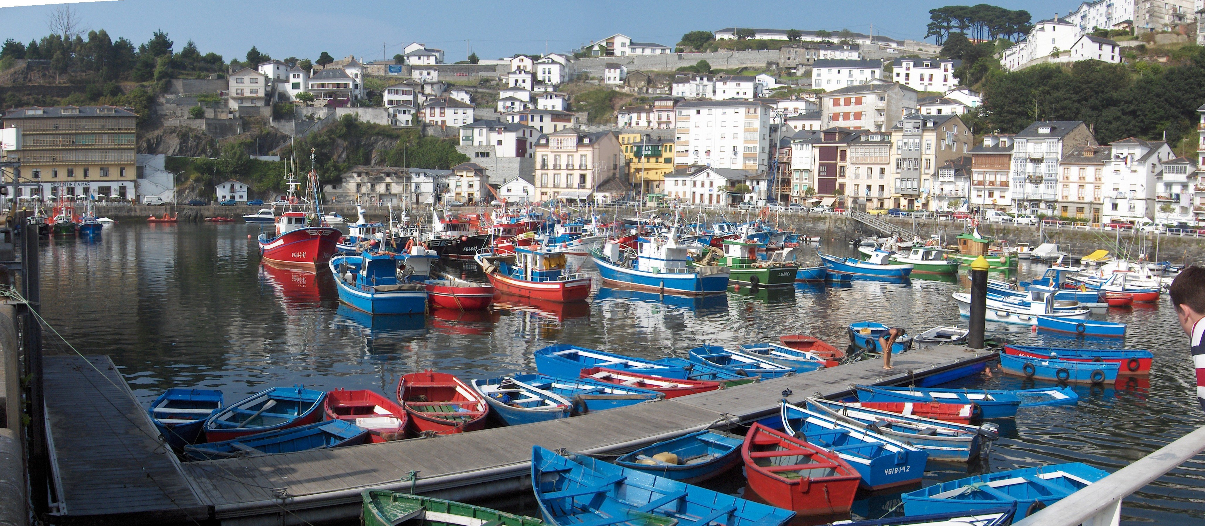 Playa Primera y Segunda de Luarca en Valdés, Asturias