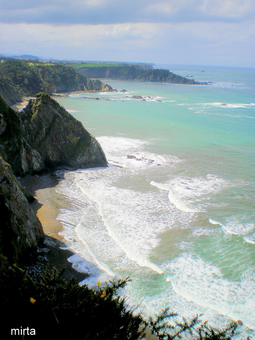 Playa Ballota en Llanes, Asturias