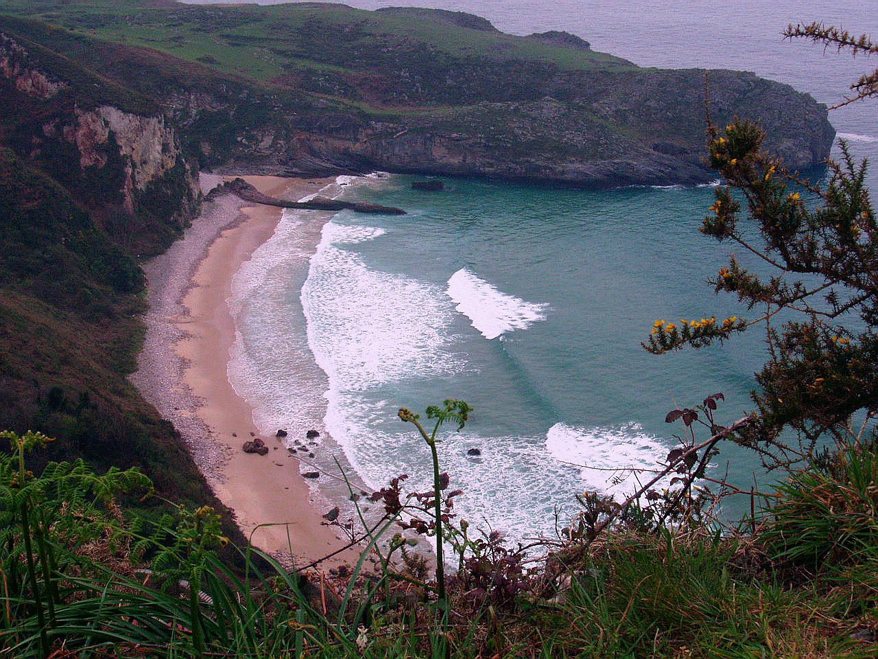 Playa Andrín en Llanes, Asturias