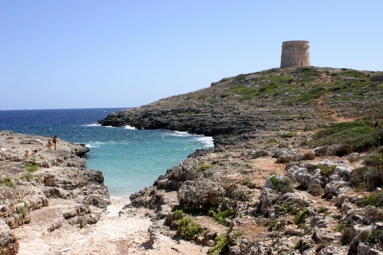 Playa Cala Alcaufar en Sant Lluis, Islas Baleares / Isla de Menorca