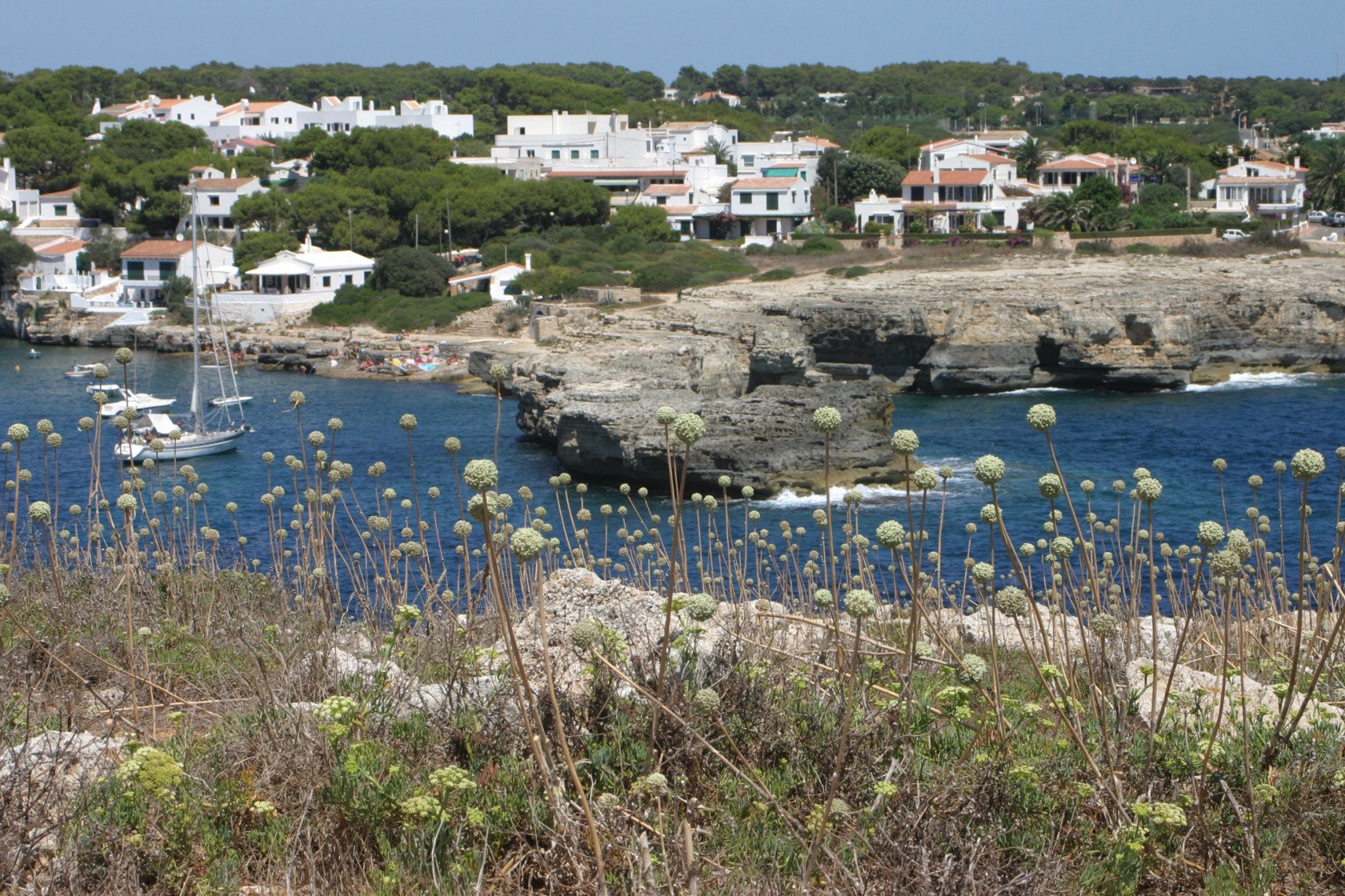 Playa Cala Alcaufar en Sant Lluis, Islas Baleares / Isla de Menorca